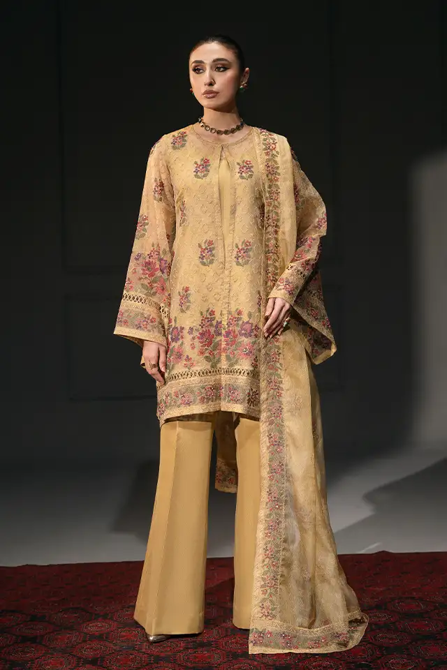 GOLD CHARM | Bareeze